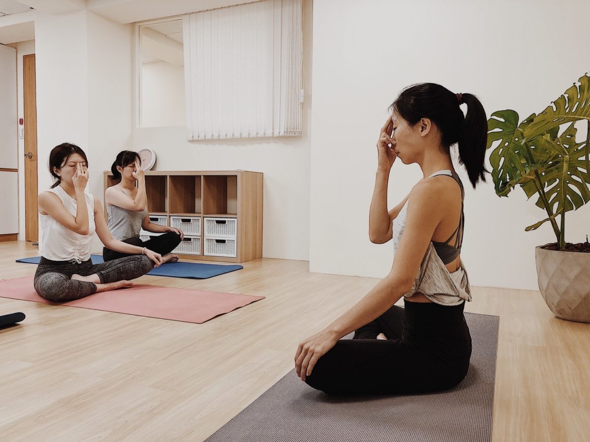 寰宇瑜珈 Universal Yoga – 早晨與自己約會 – 就簡單丨多元發展主題課程